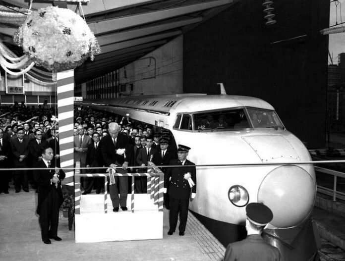 Evolving High-Speed Rail: The Maglev And Hyperloop Era